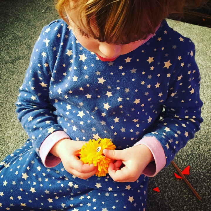 How to make a pom-pom chick